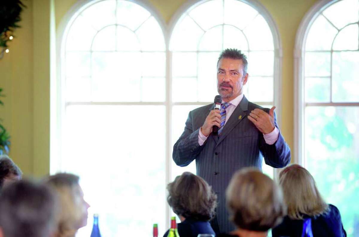 Actor speaks against domestic violence at Monroe fundraiser