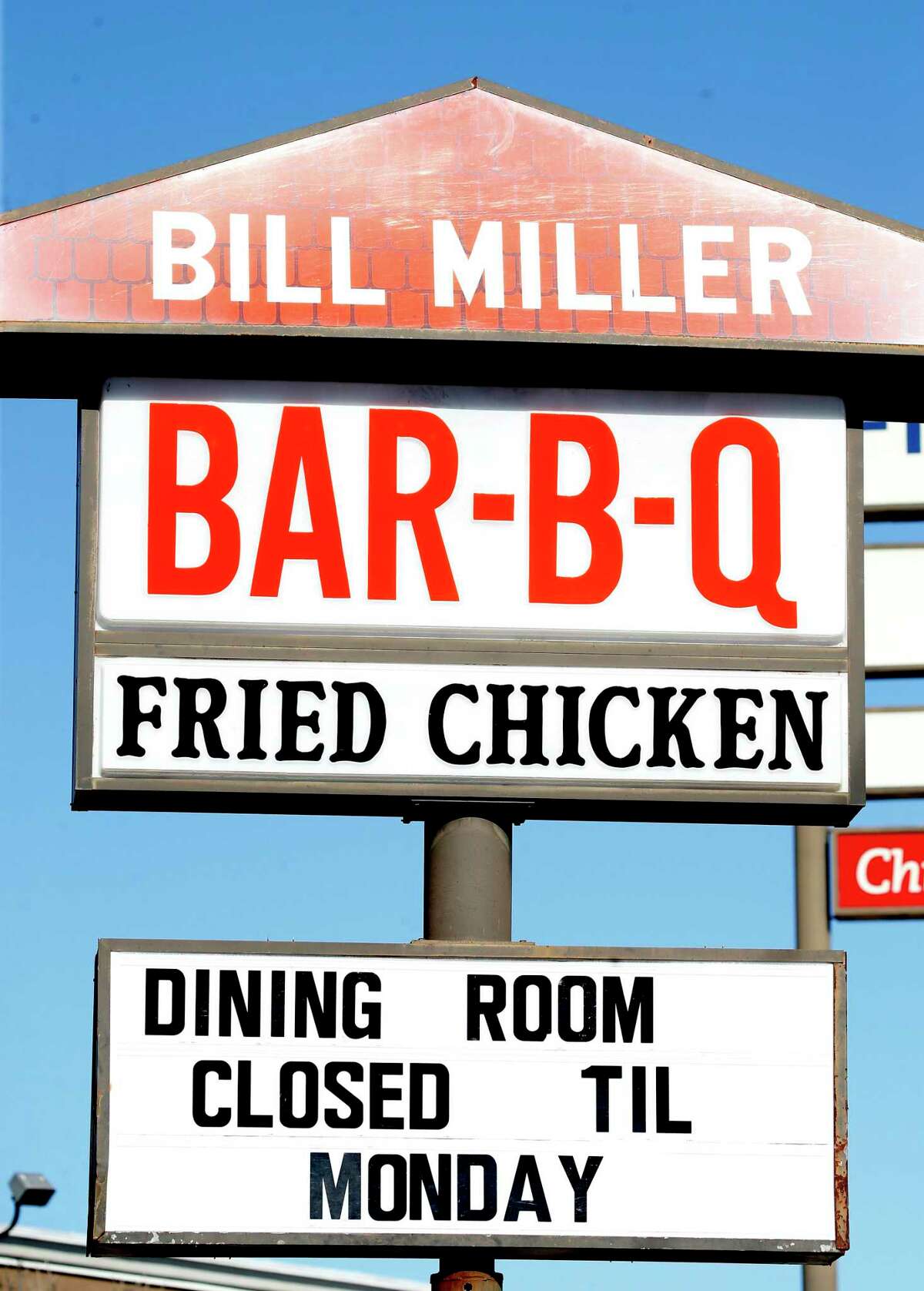 Restaurants closing dining rooms, reducing hours as omicron takes toll ...