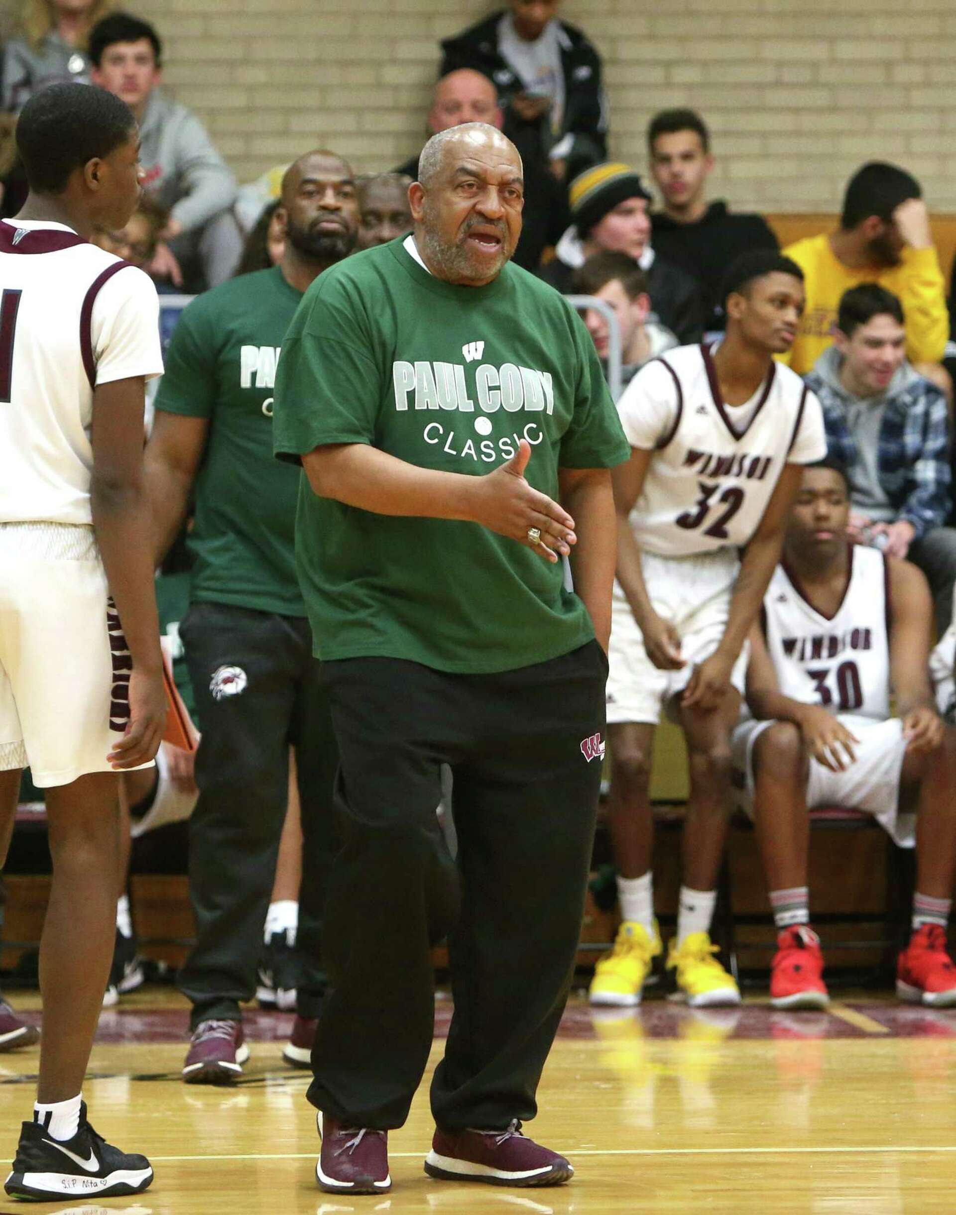Which Connecticut CIAC boys basketball coaches have most career wins?