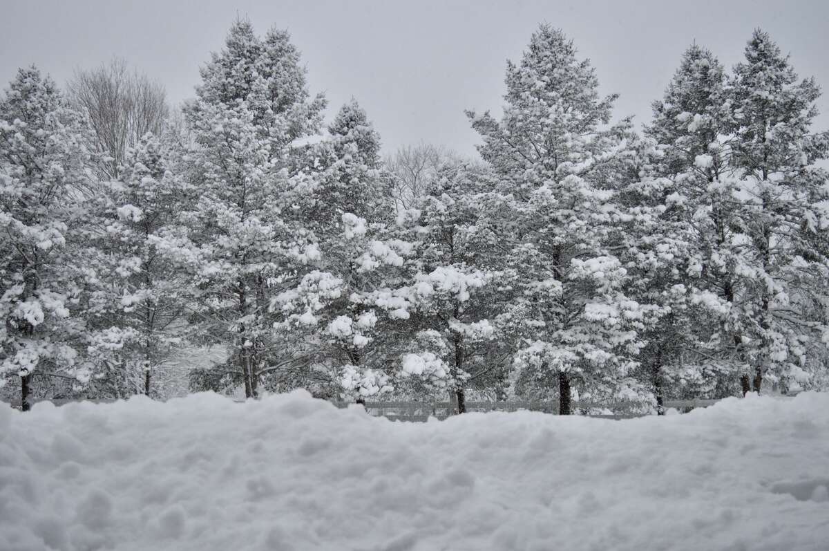 How much snow did Connecticut get?