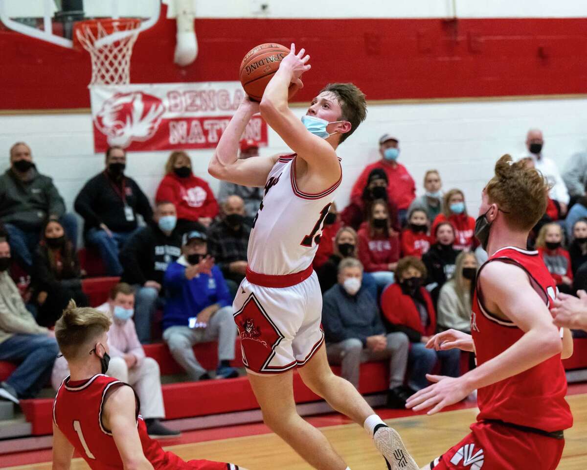 Tamarac boys' basketball rallies past Mechanicville after early adversity