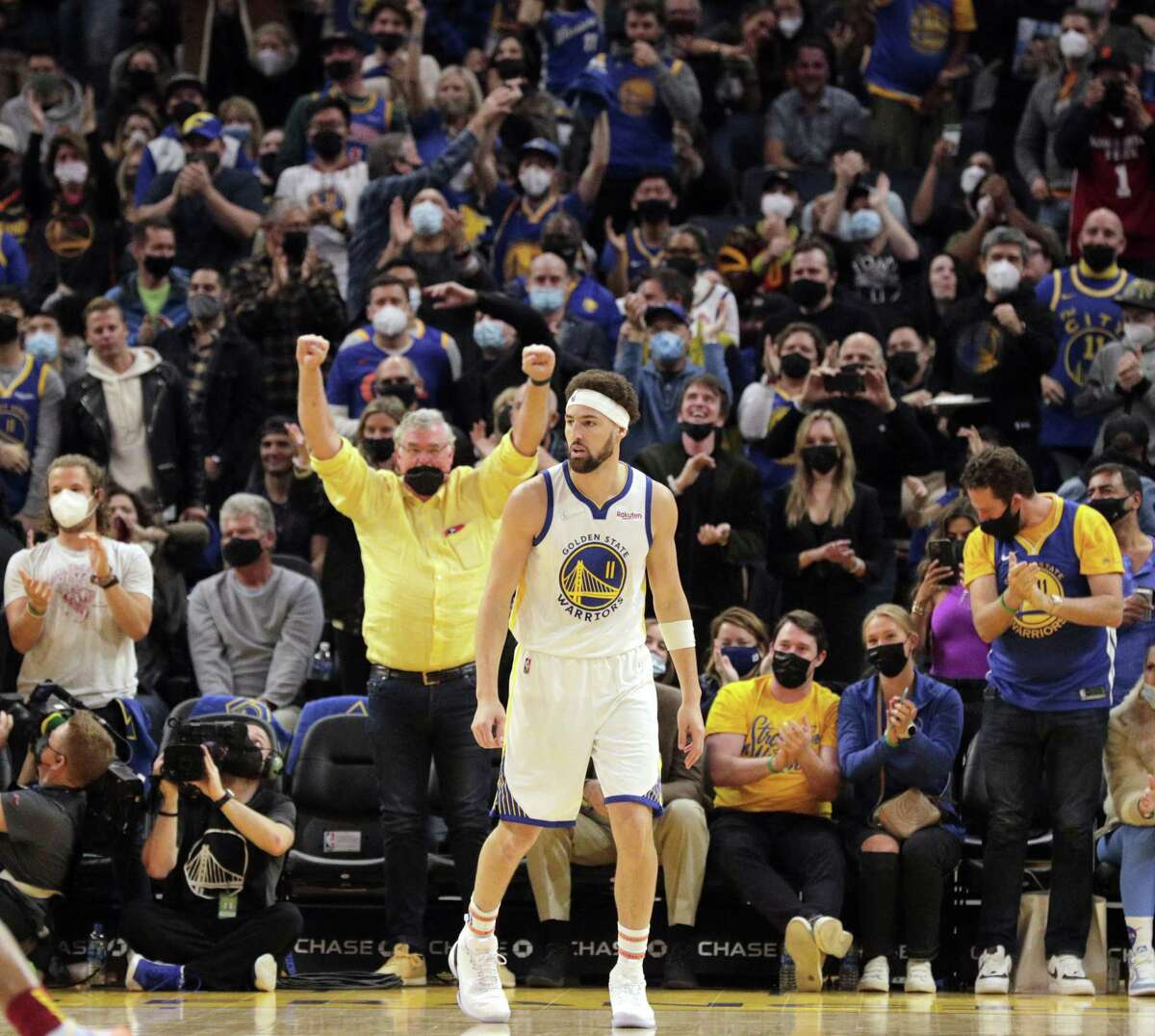 Klay Thompson makes triumphant return to Warriors after 941-day hiatus