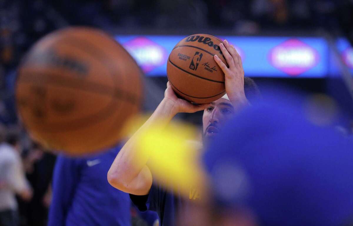 Klay Thompson makes triumphant return to Warriors after 941-day hiatus