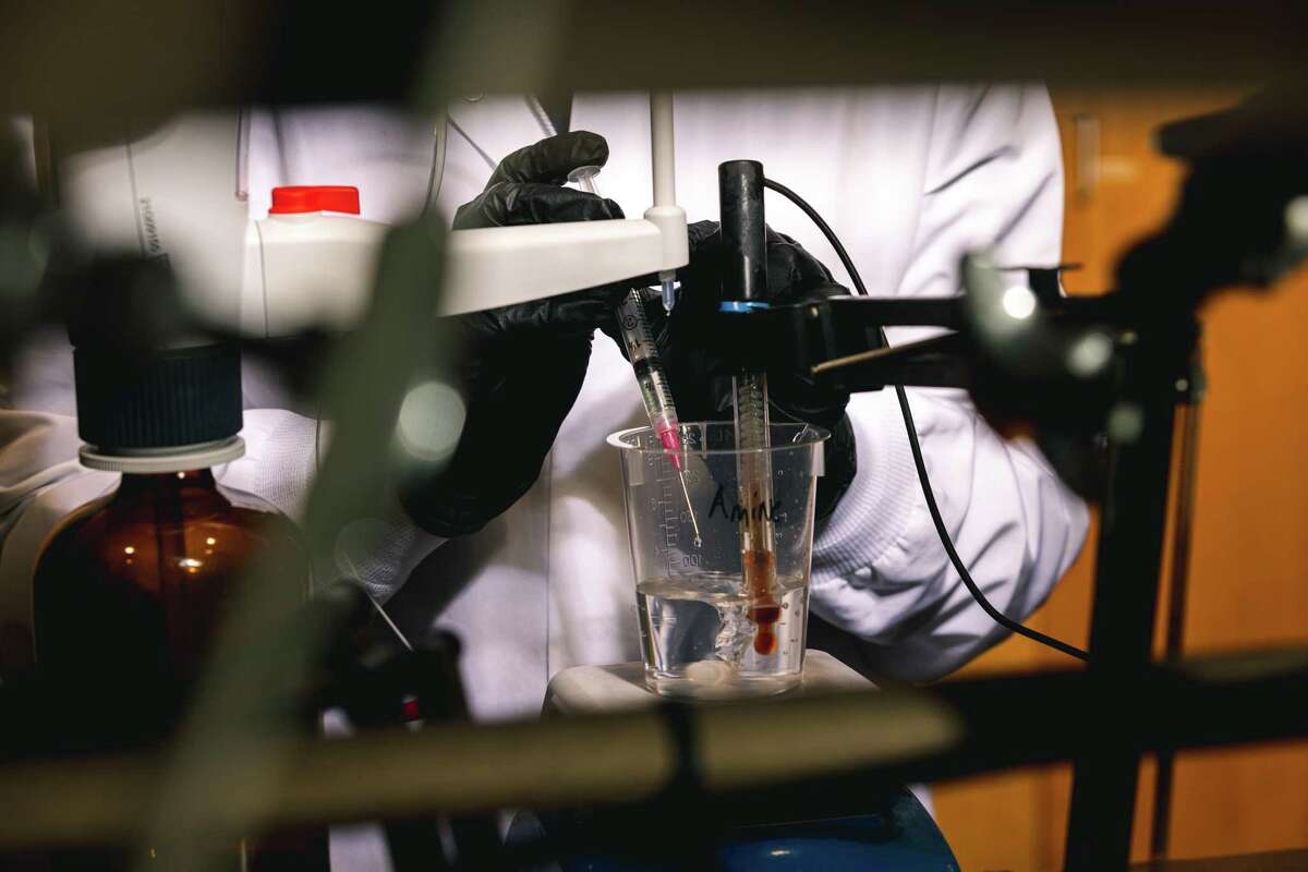 Honeywell bets on UT carbon-capture technology