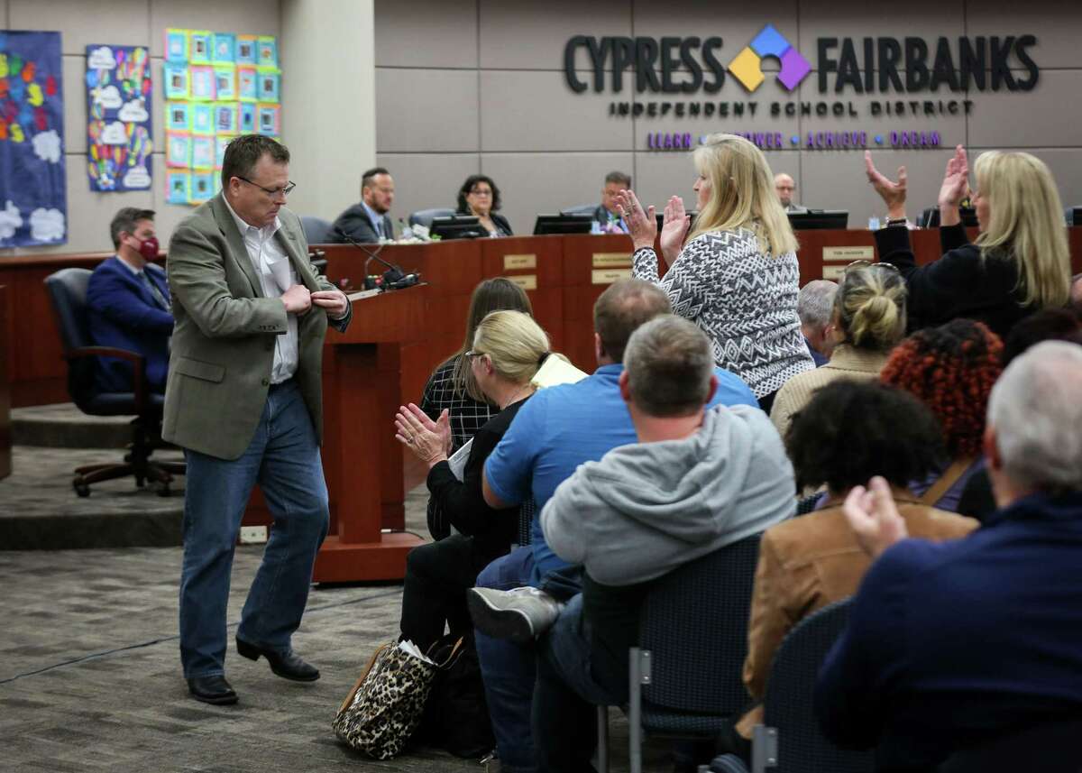 Cy-Fair ISD board members apologize for trustee Scott Henry's remarks ...