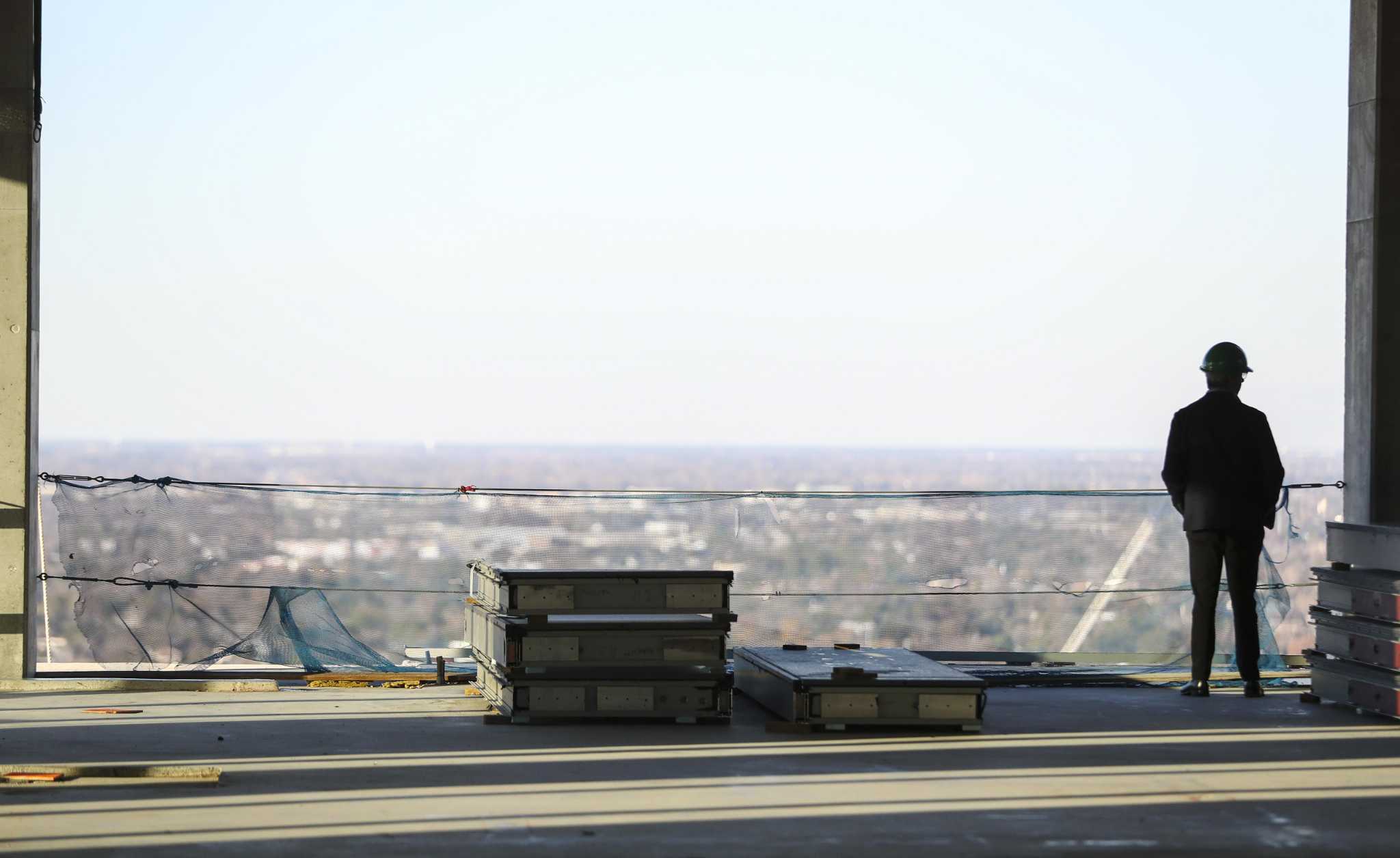 Sweeping views, unique design marks 35-story tower transforming skyline ...