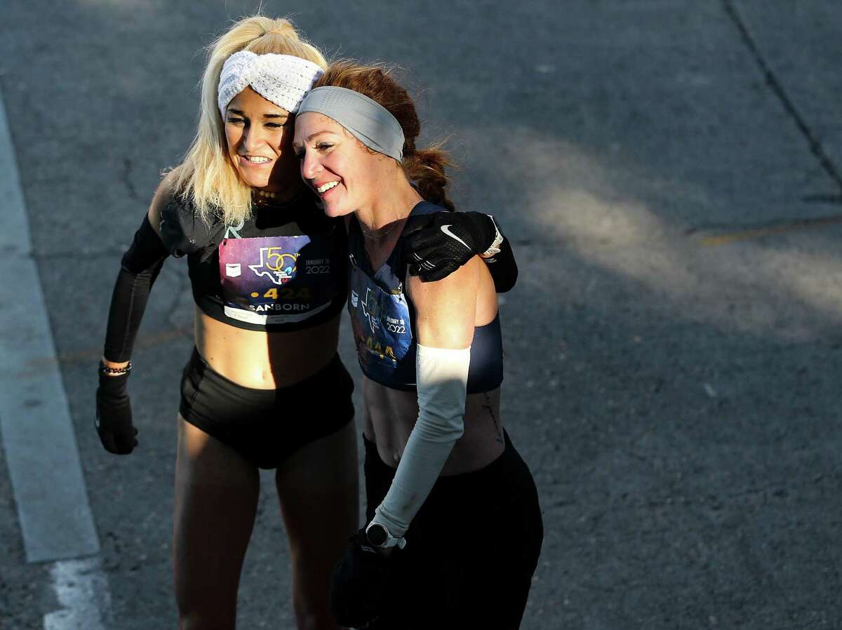 Keira D’Amato, 37, sets American record to win women’s marathon in Houston