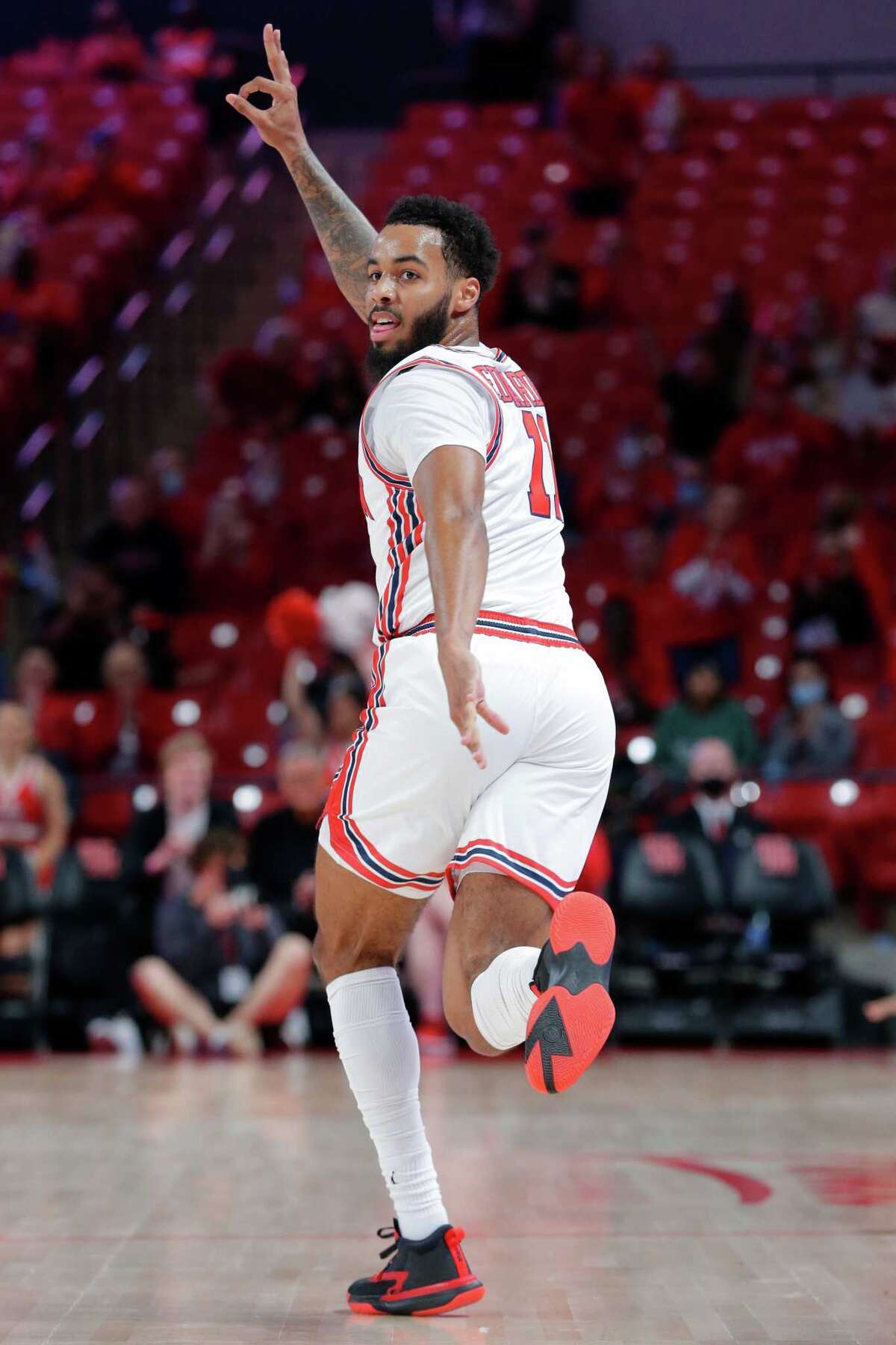 Kyler Edwards stays hot as No. 10 Houston rolls past South Florida