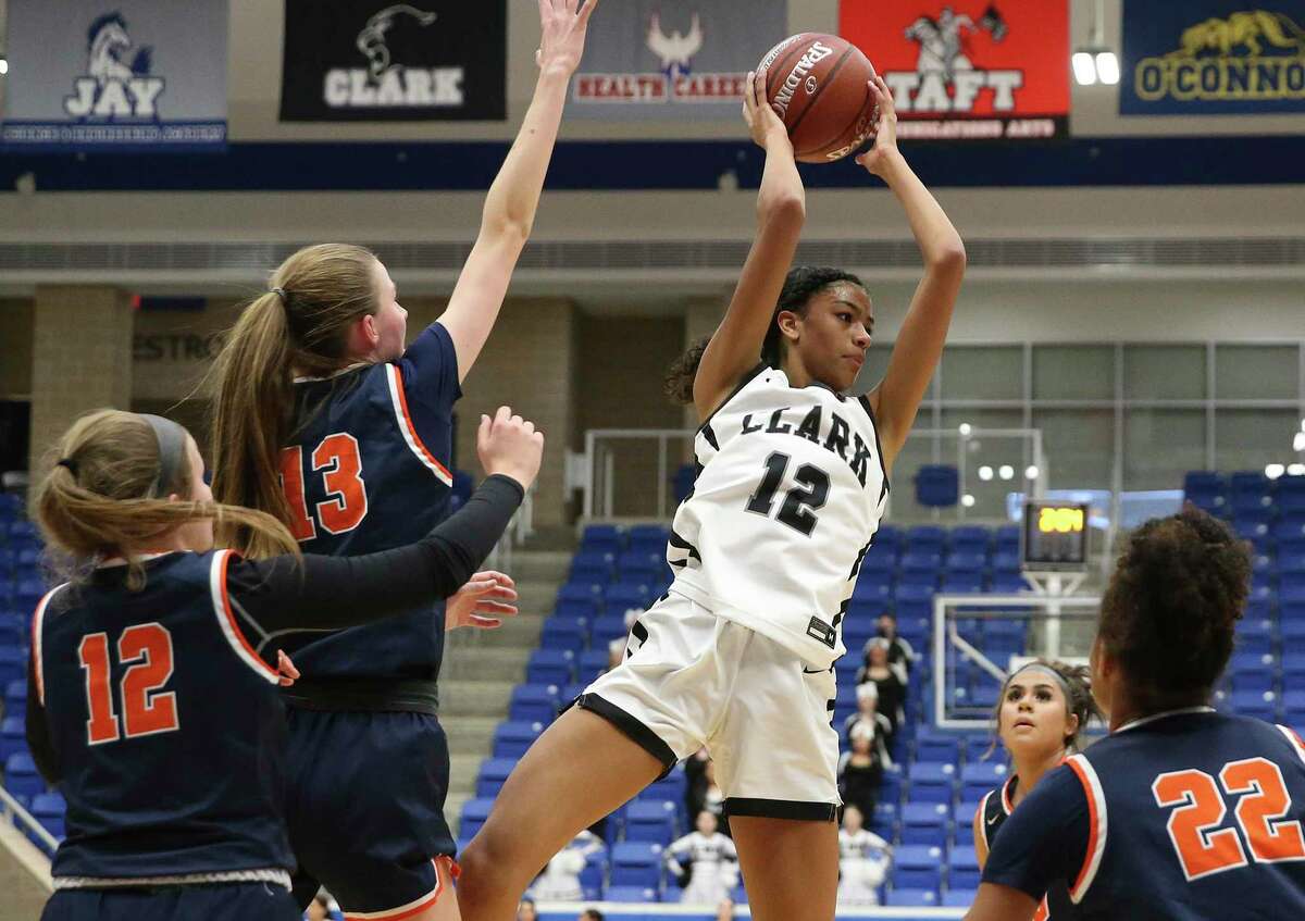 Aaliyah, Arianna Roberson creating own paths at Clark