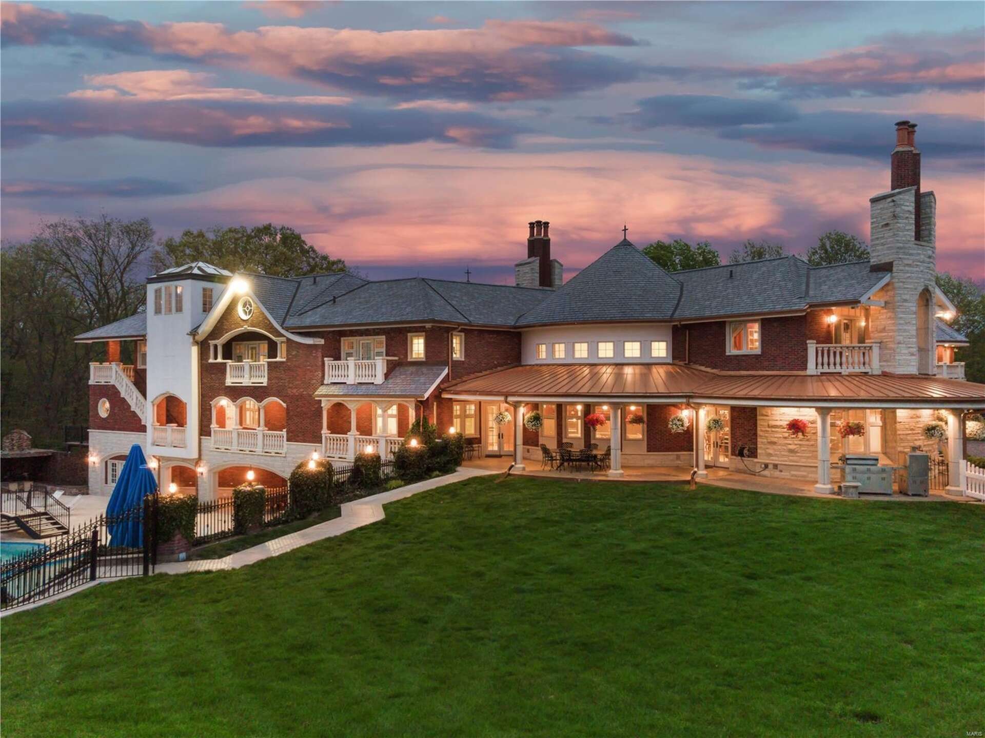 $20M Missouri mansion for sale has Ferris wheel, chapel, bowling lanes ...
