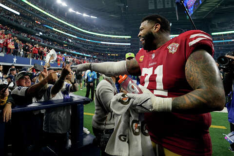 The story behind the already-iconic pic of Trent Williams and Cowboys fans