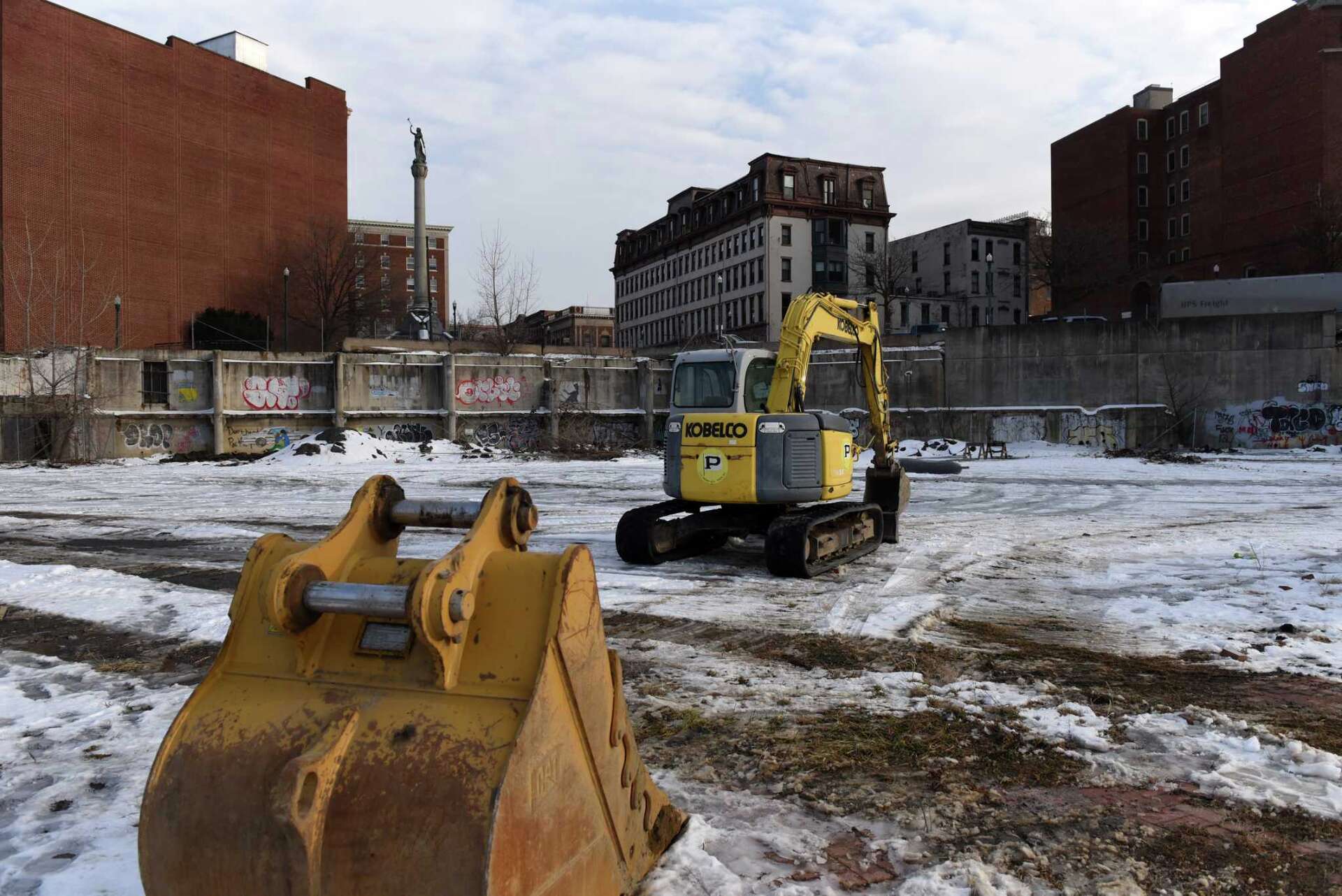 Troy will redevelop 1 Monument Square or build a park, mayor says