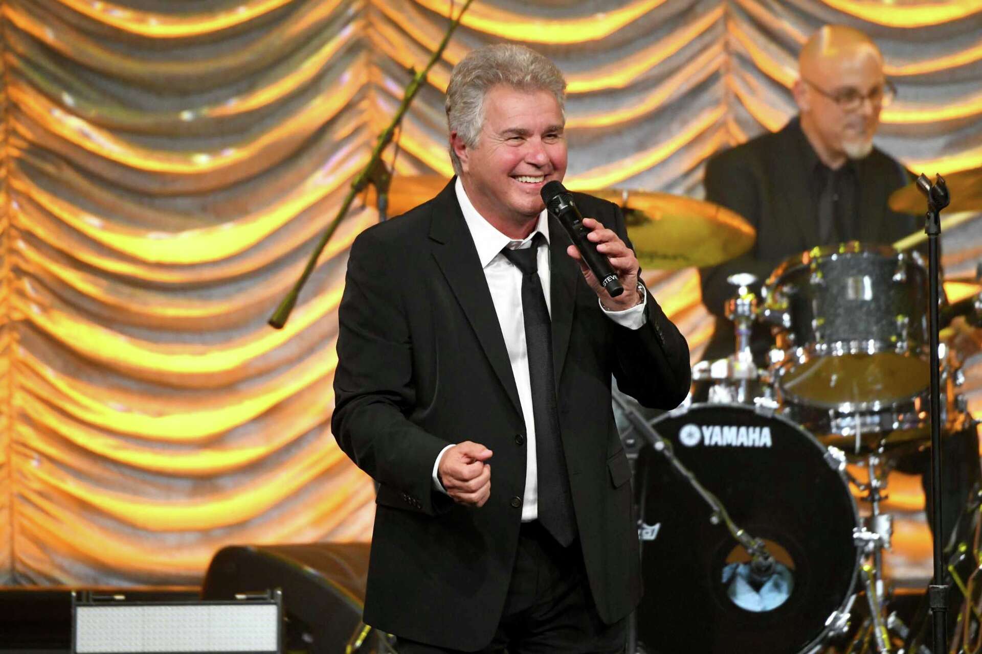 Houston native Steve Tyrell honors his hero Ray Charles with ‘Shades of ...