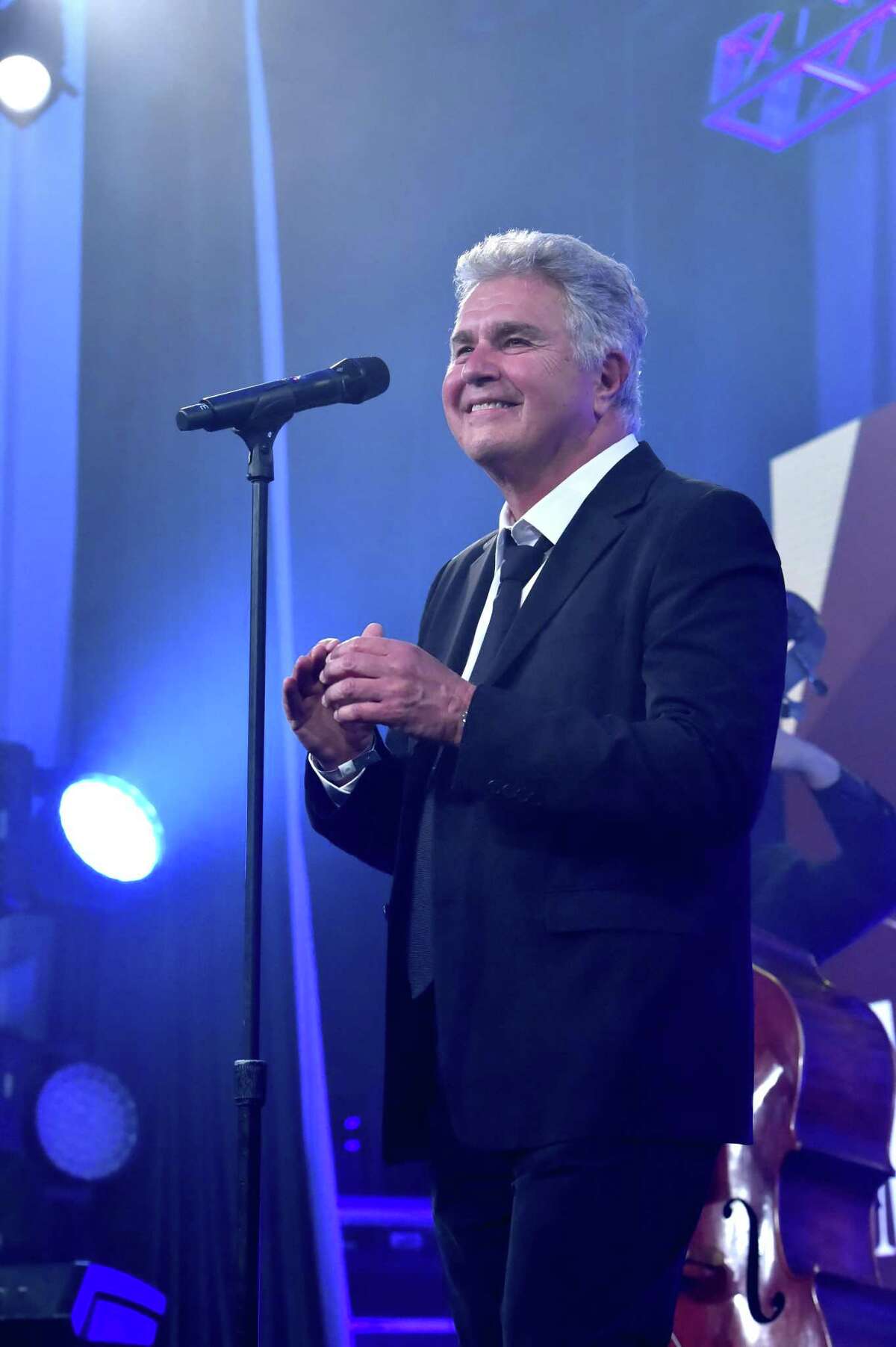 Houston native Steve Tyrell honors his hero Ray Charles with ‘Shades of ...