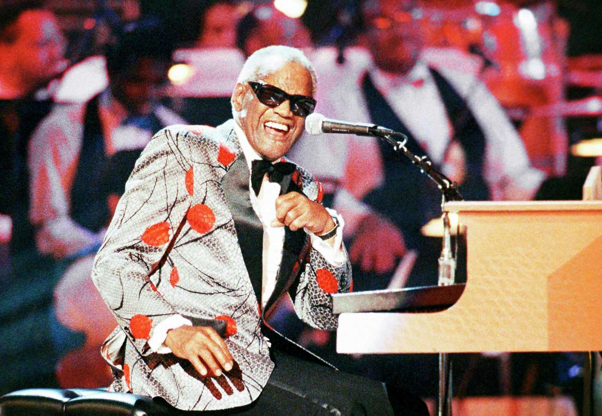 Houston native Steve Tyrell honors his hero Ray Charles with ‘Shades of ...
