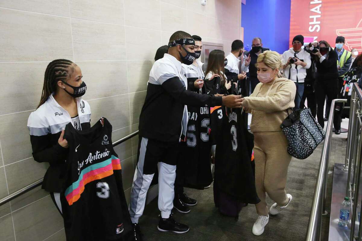 San Antonio Spurs, Mexican carrier Viva Aerobus announce sponsorship
