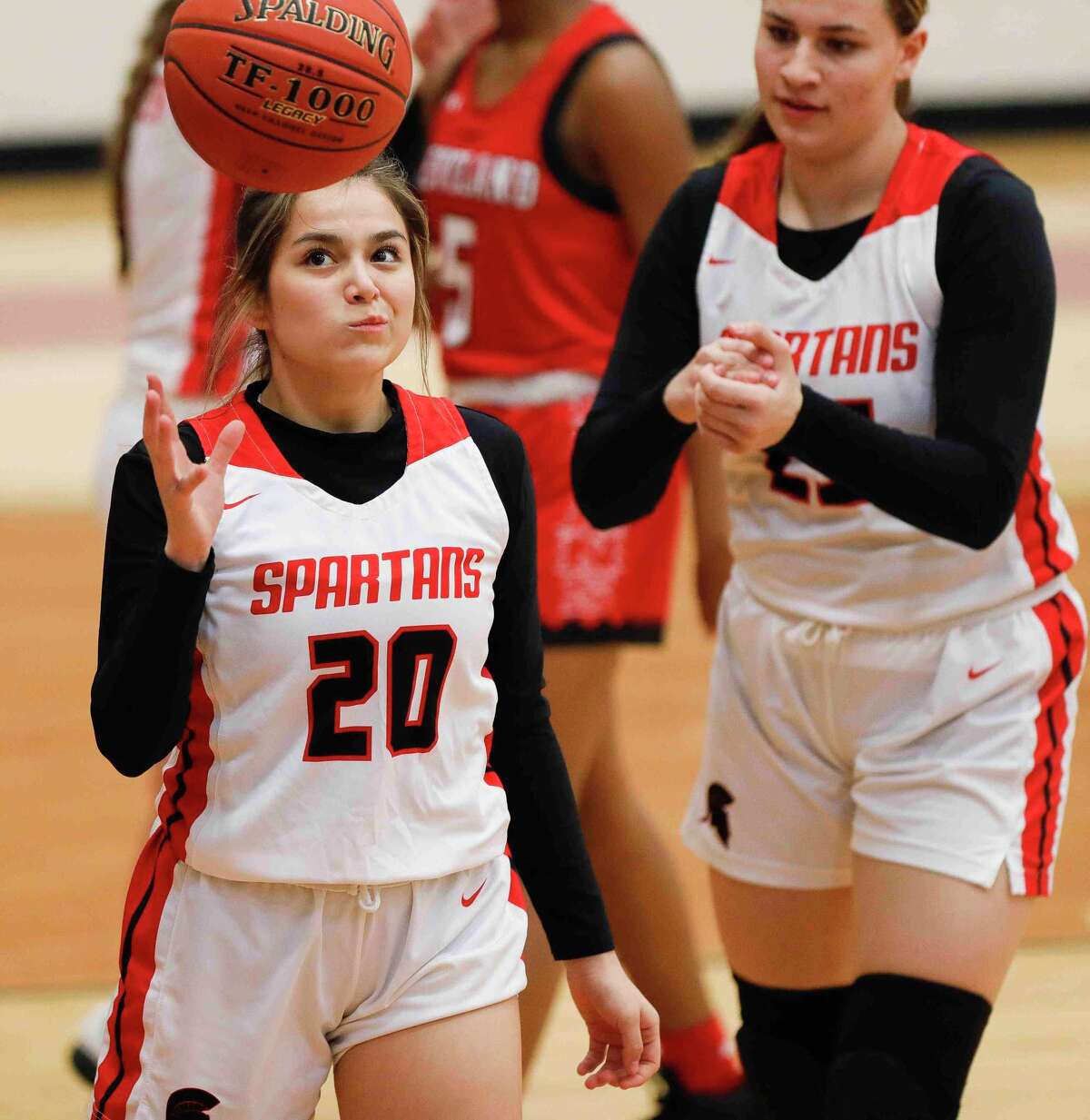 Porter pulls away from Cleveland in second half