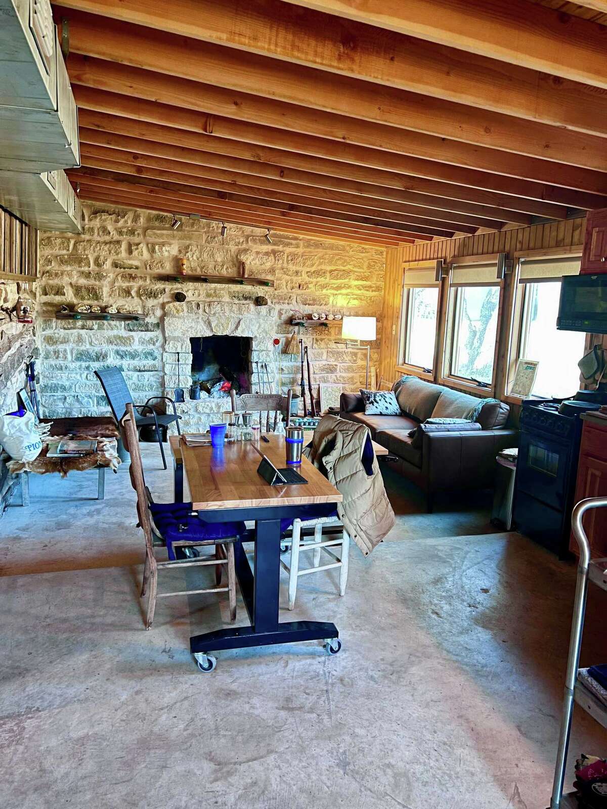 A Texas Hill Country ranch in Comfort has compound of homes with ...