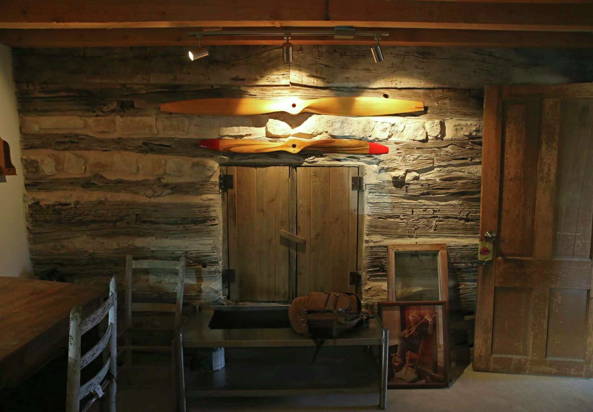 A Texas Hill Country ranch in Comfort has compound of homes with ...