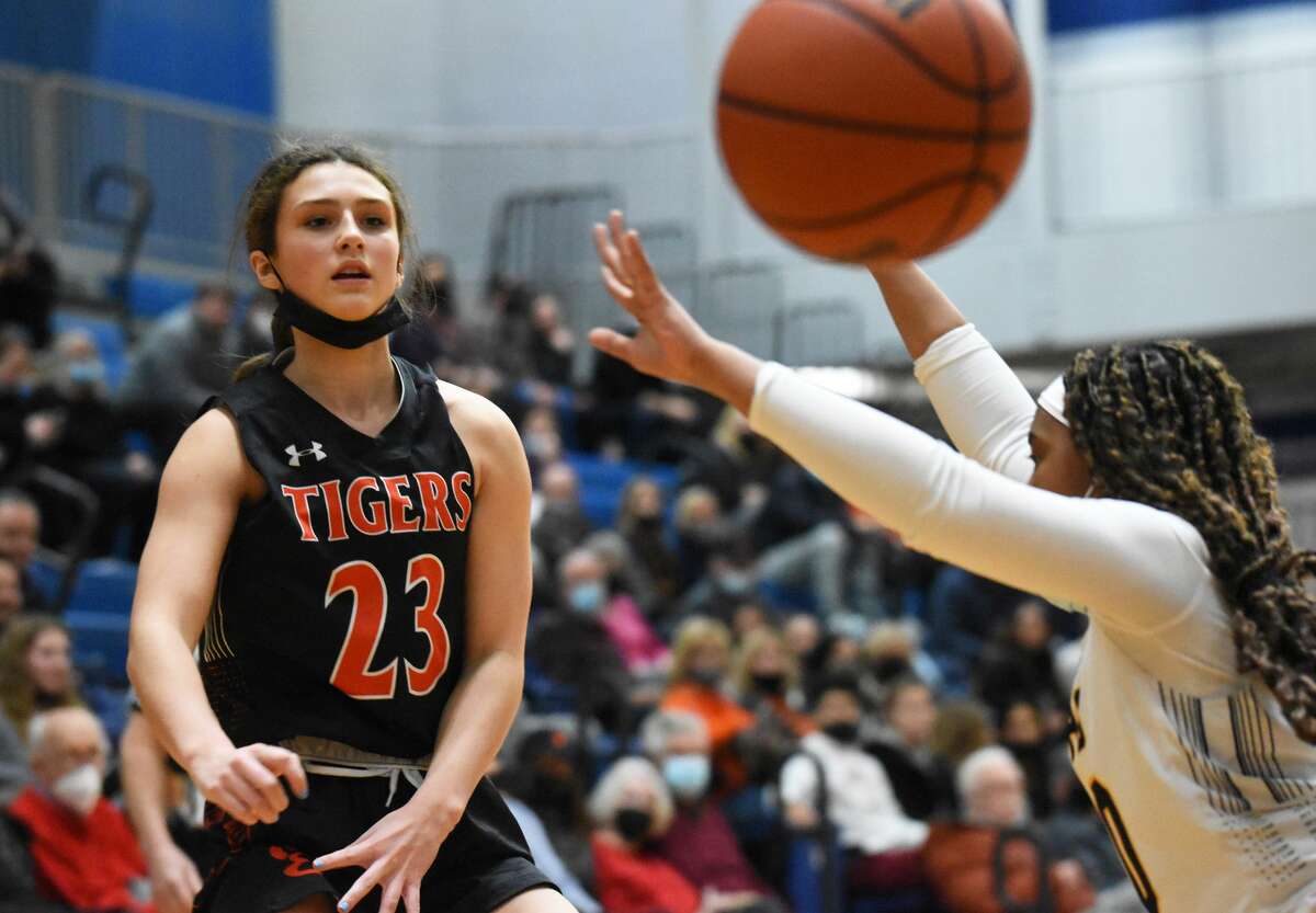 Harris breaks record in EHS win