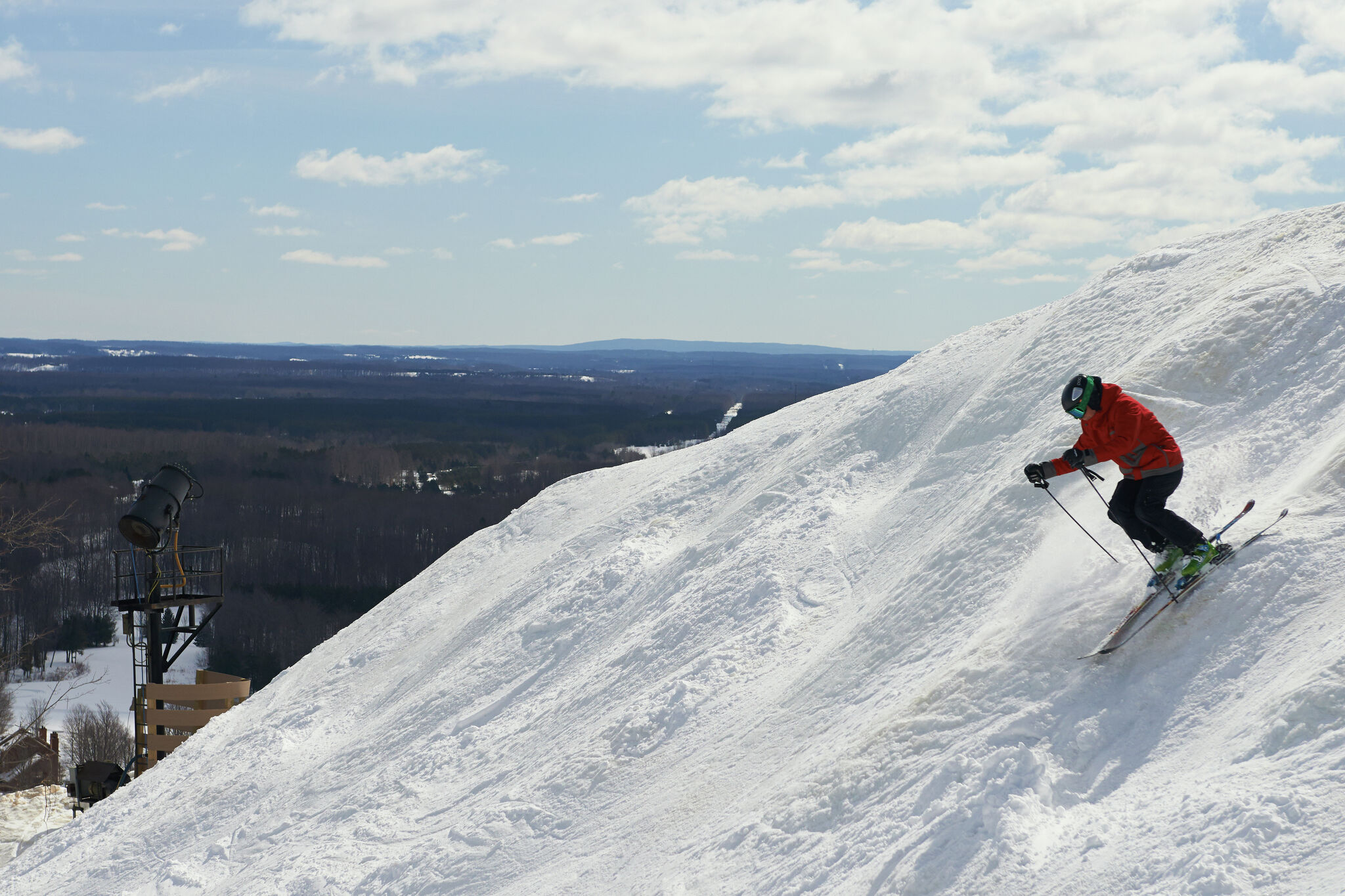 Northern Michigan ski hill sees an ongoing successful season