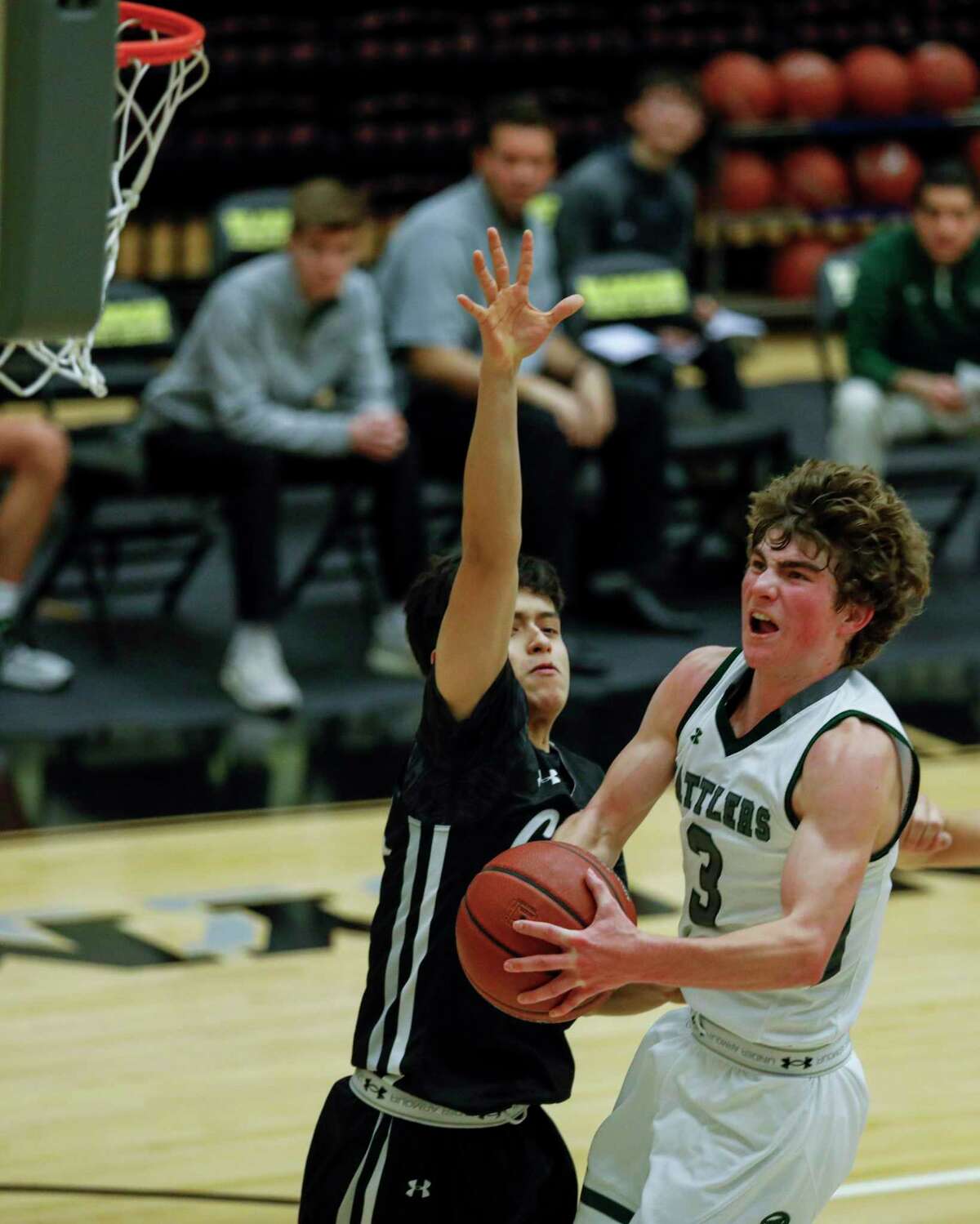 Boys basketball: Clark moves into first-place tie with Reagan
