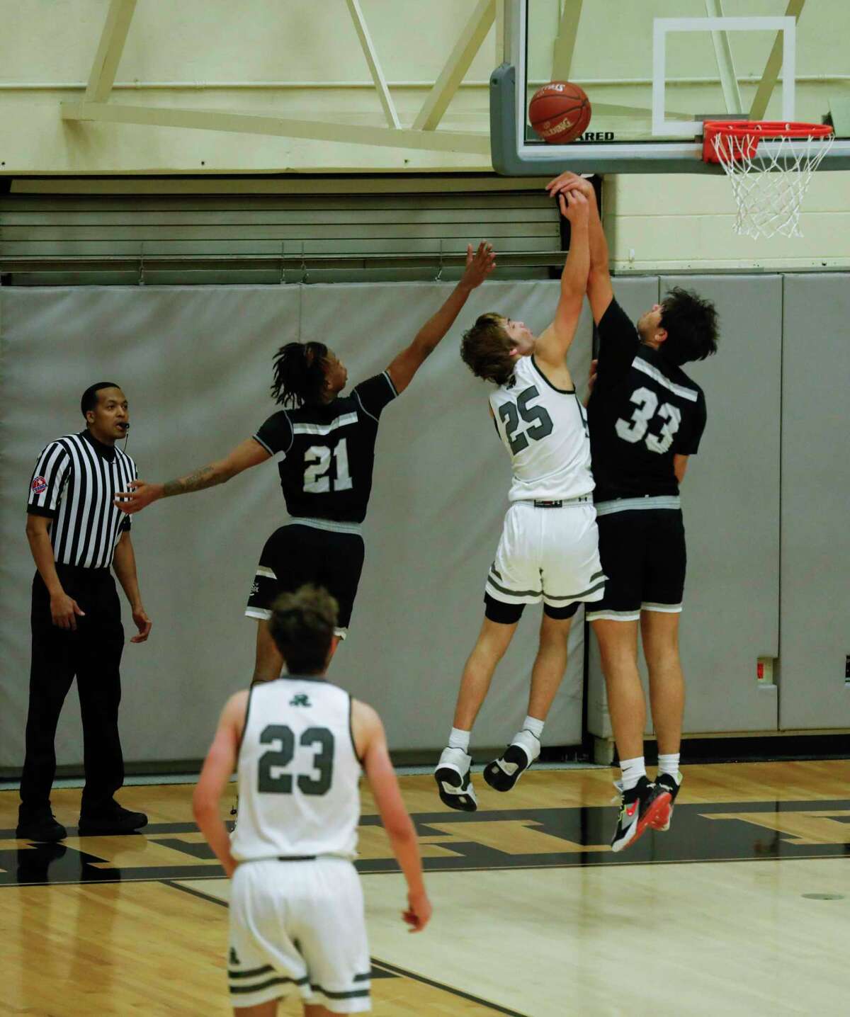 Boys basketball: Clark moves into first-place tie with Reagan