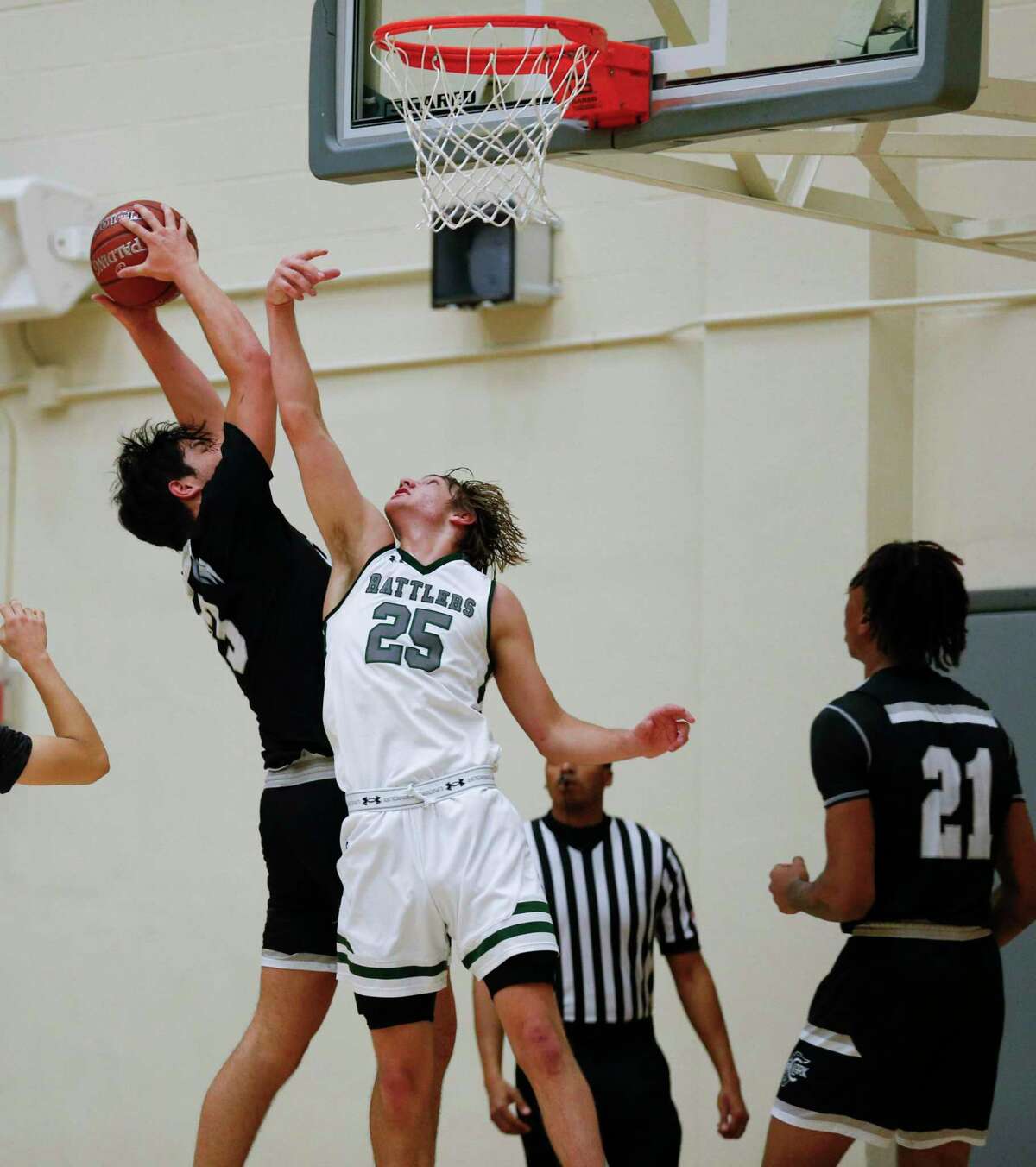 Boys basketball: Clark moves into first-place tie with Reagan