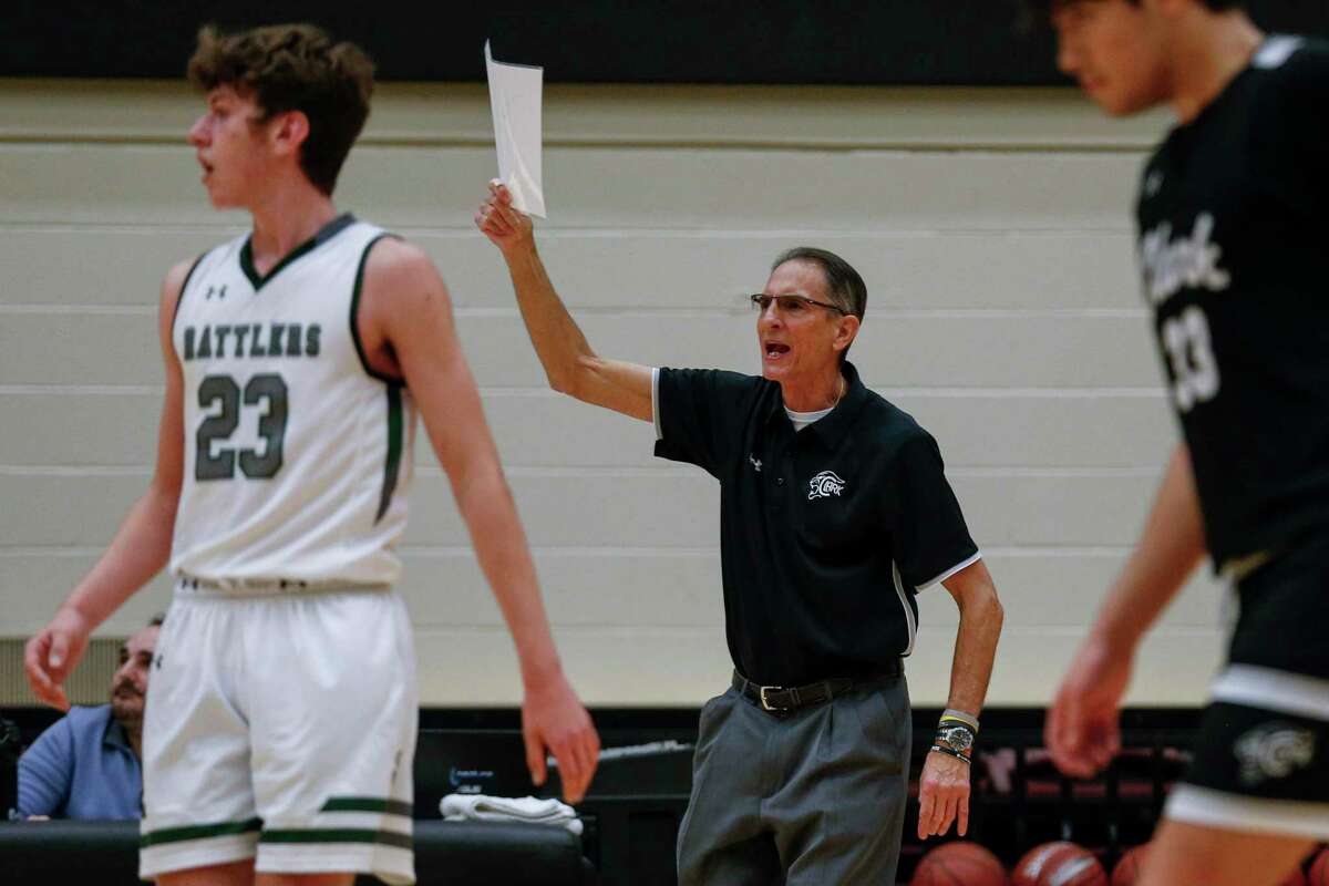 Boys basketball: Clark moves into first-place tie with Reagan