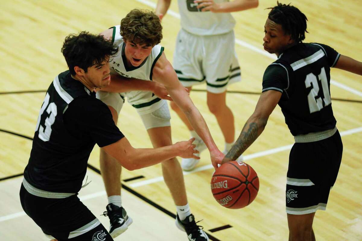 Boys basketball: Clark moves into first-place tie with Reagan