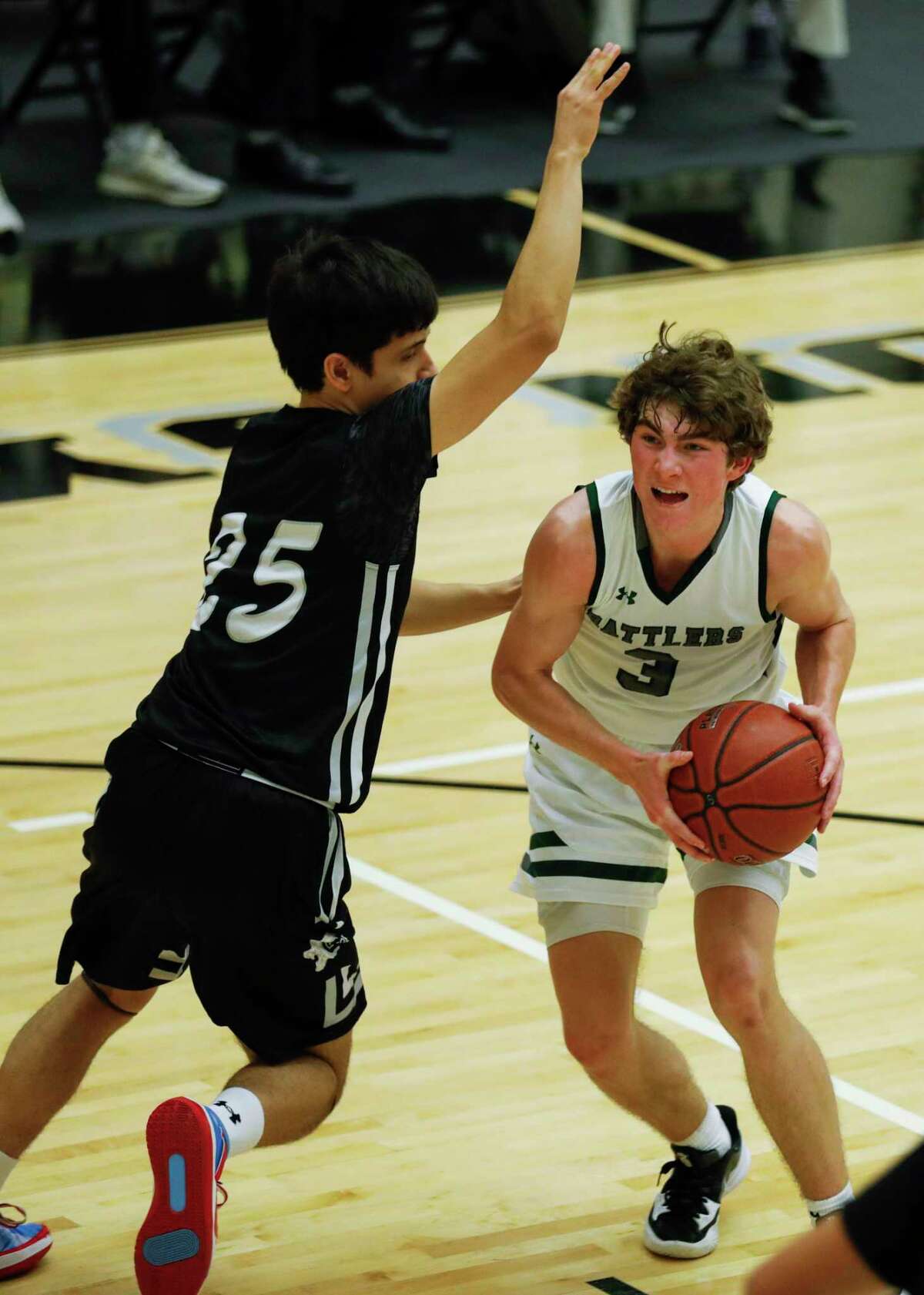 Boys basketball: Clark moves into first-place tie with Reagan