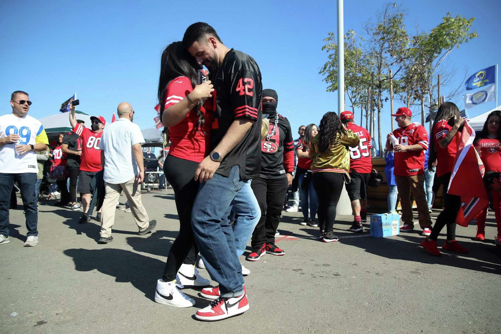 49ers fans make SoFi Stadium their version of Levi’s South