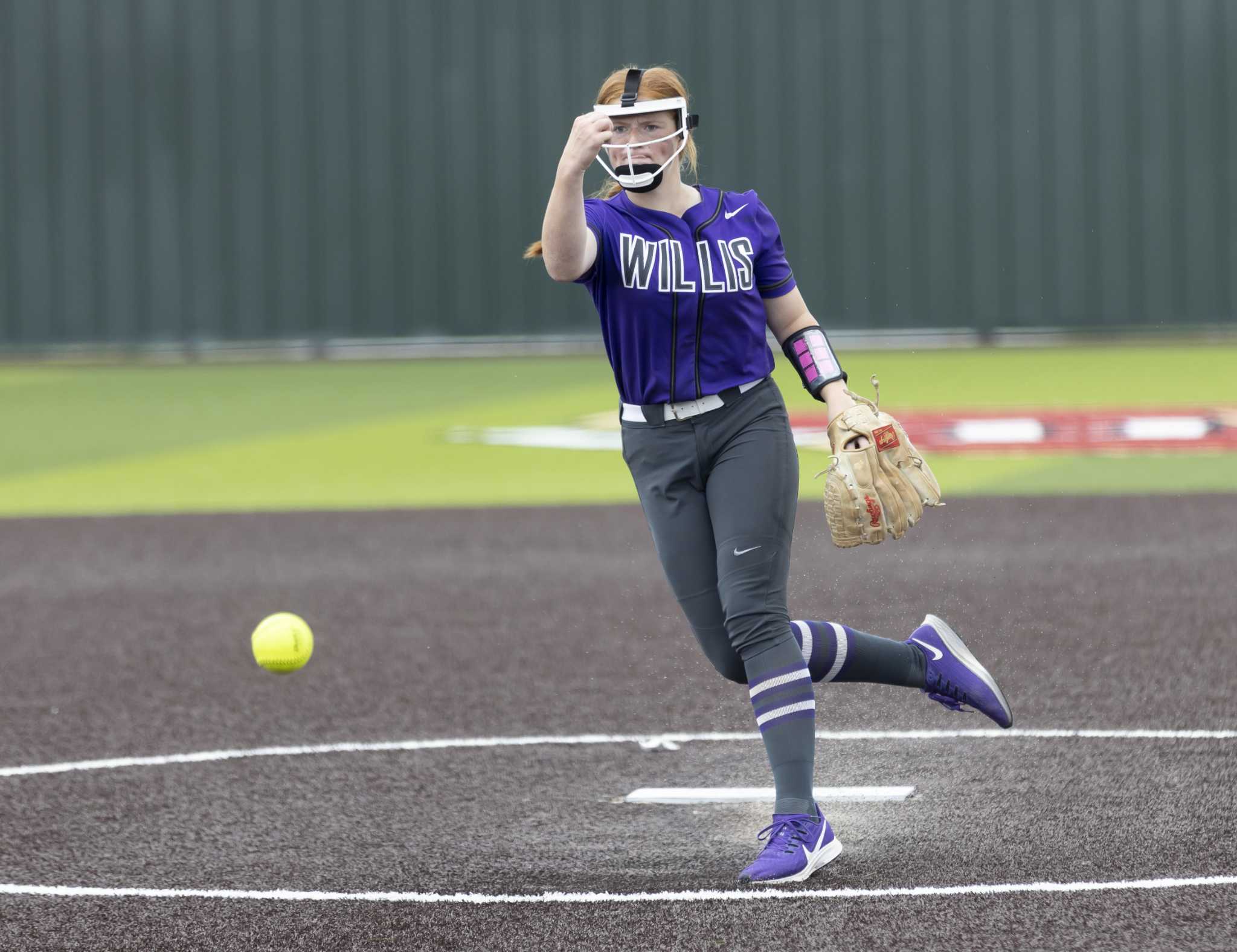 Willis’ late rally lifts team to first 13-6A win