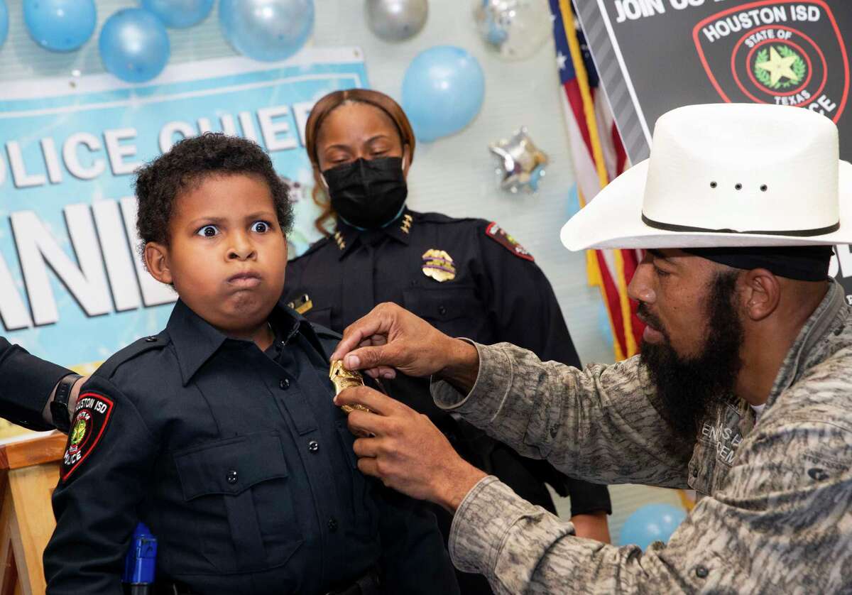 10-year-old Houston cancer patient has been sworn in at over 100 police ...