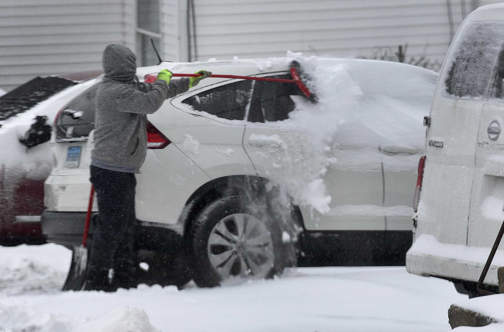 Editorial: Thumbs down to drivers who don’t clean snow off car