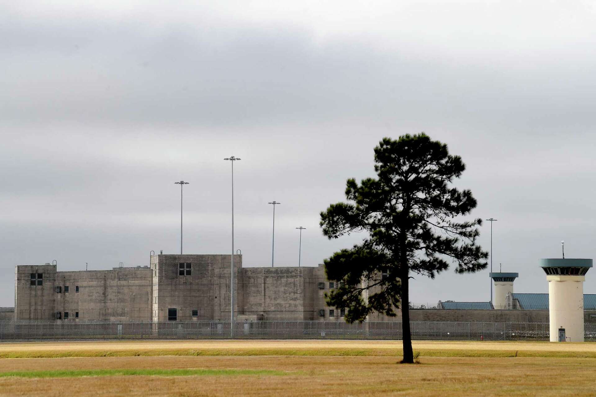 Fight at federal prison in Beaumont leads to death of an inmate