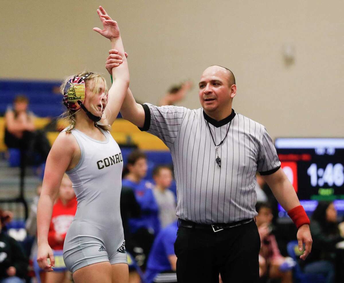 College Park boys wrestling grinds out fourth straight district title