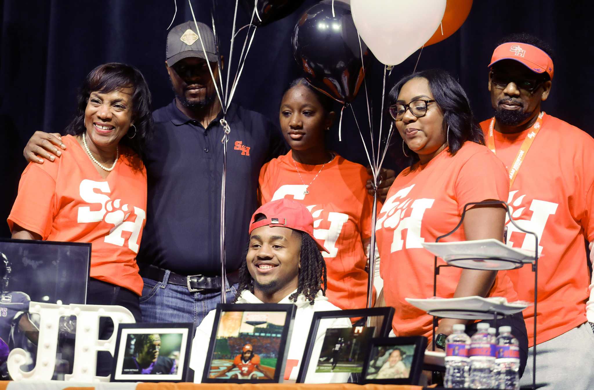 Signing Day roundup: Football program headlines ceremony at Willis