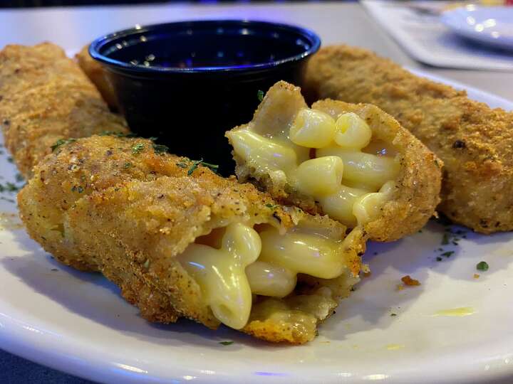 Pluckers celebrates 30 years satisfying Texas munchies