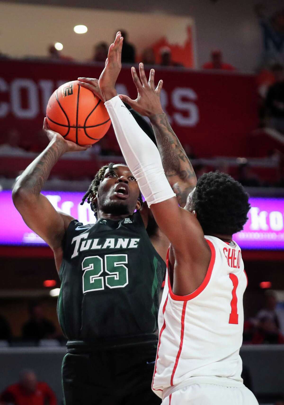 UH pulls away from Tulane to keep home winning streak intact