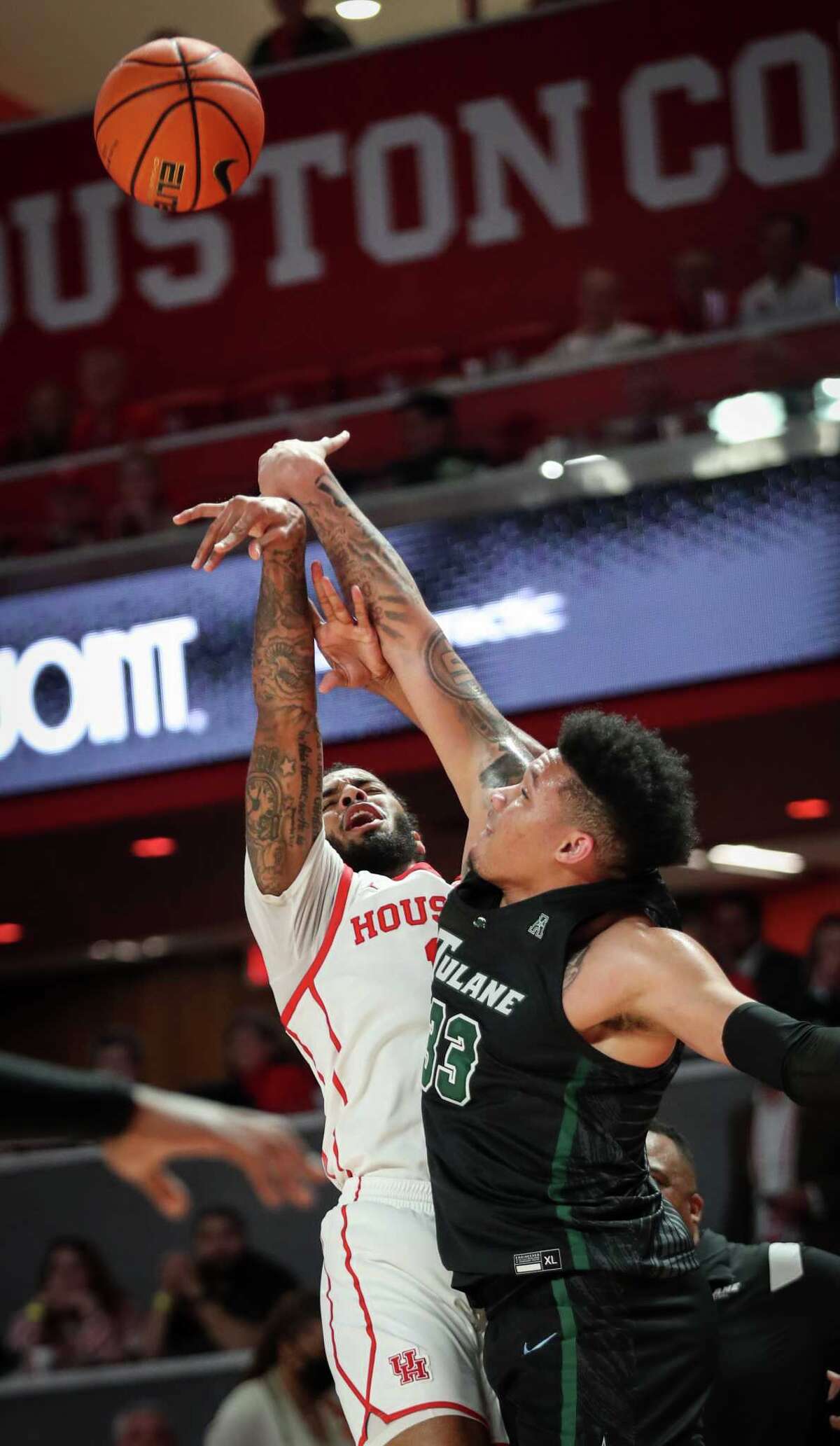 UH pulls away from Tulane to keep home winning streak intact