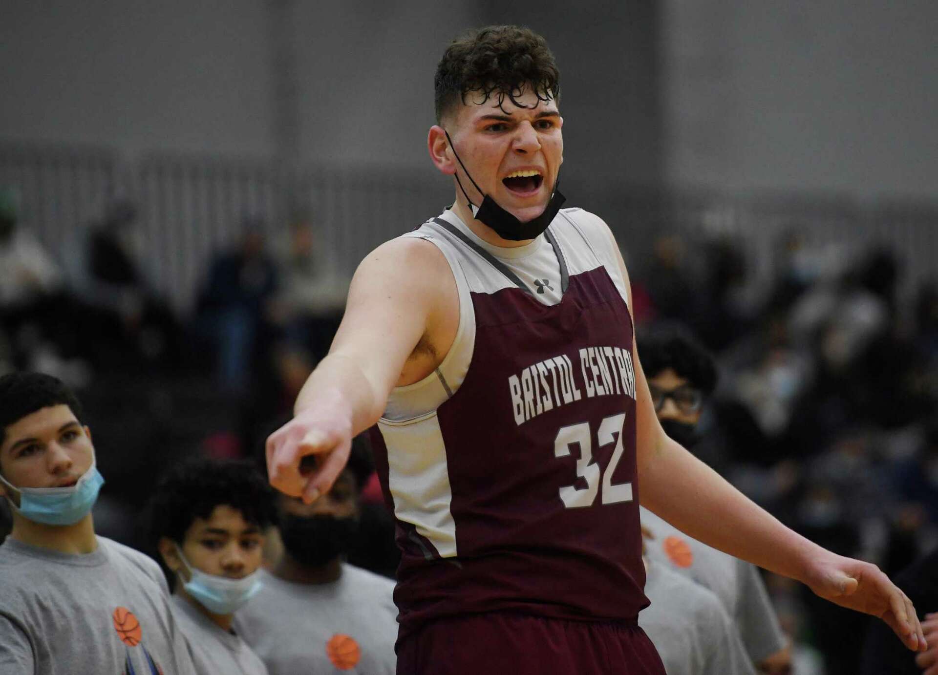 Recalling Donovan Clingan's 10 best high school boys basketball games.