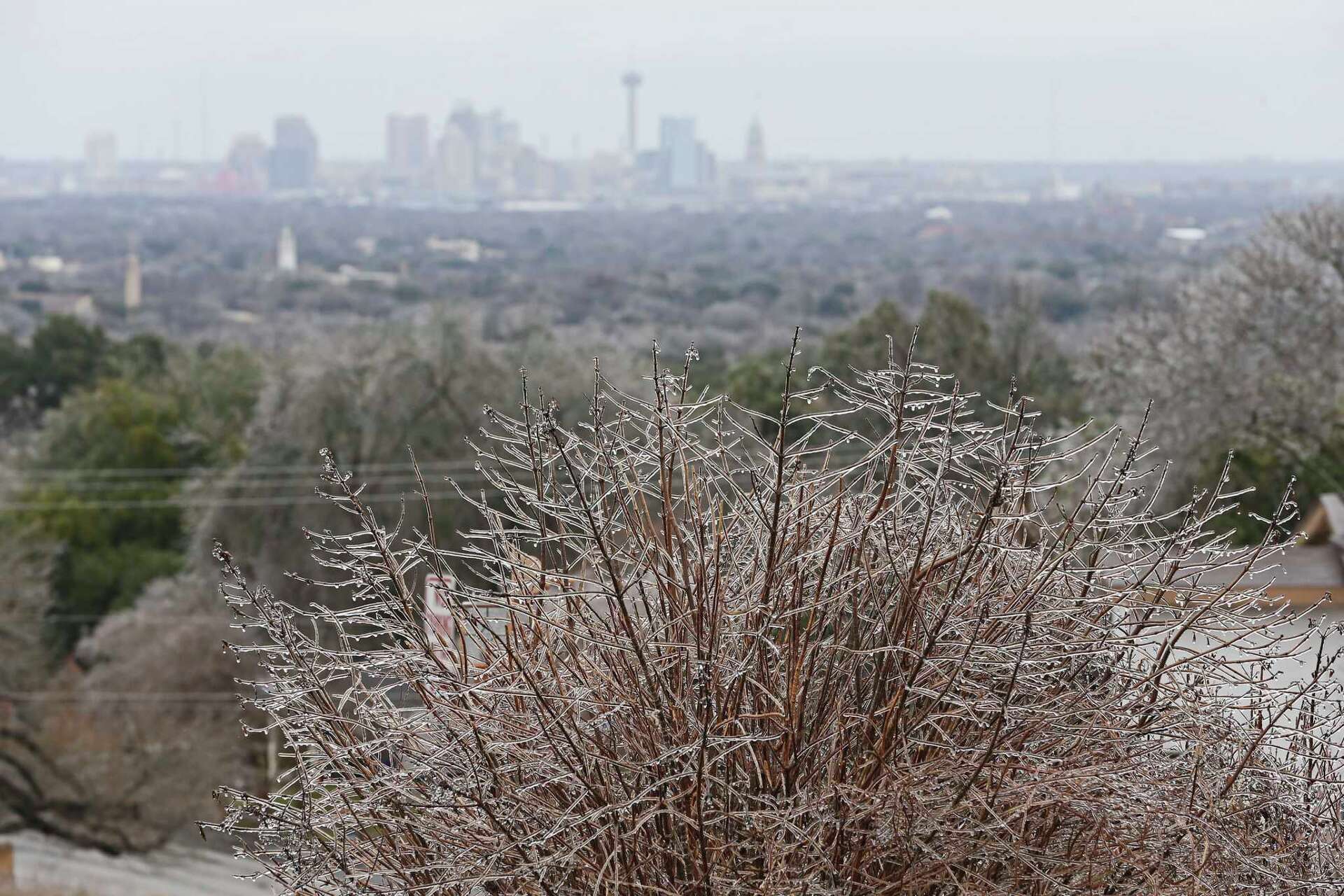 Arctic cold front to surge into Texas today. Here’s a timeline.