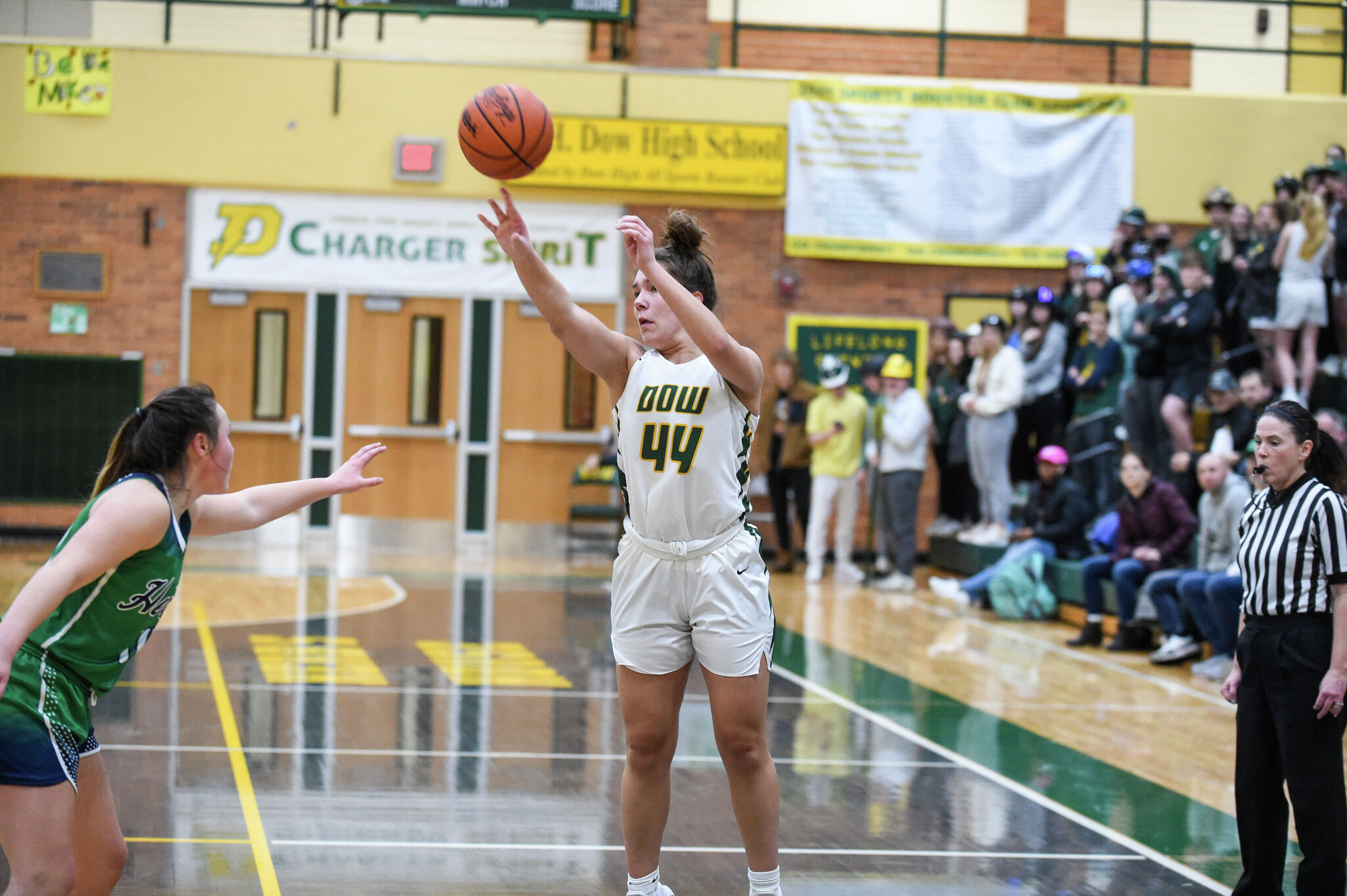 Dow girls ride red-hot shooting to lopsided win over Hawks