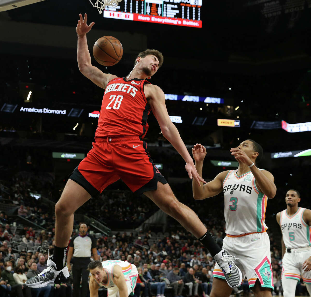 Rockets get shredded in the paint again in loss to Spurs