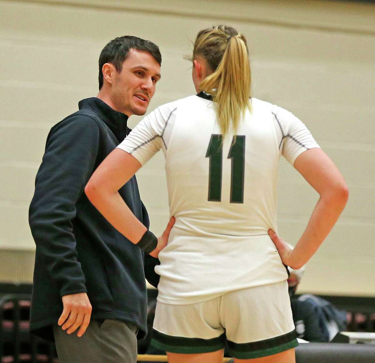 Long-distance shooting helps Reagan build confidence vs. Johnson