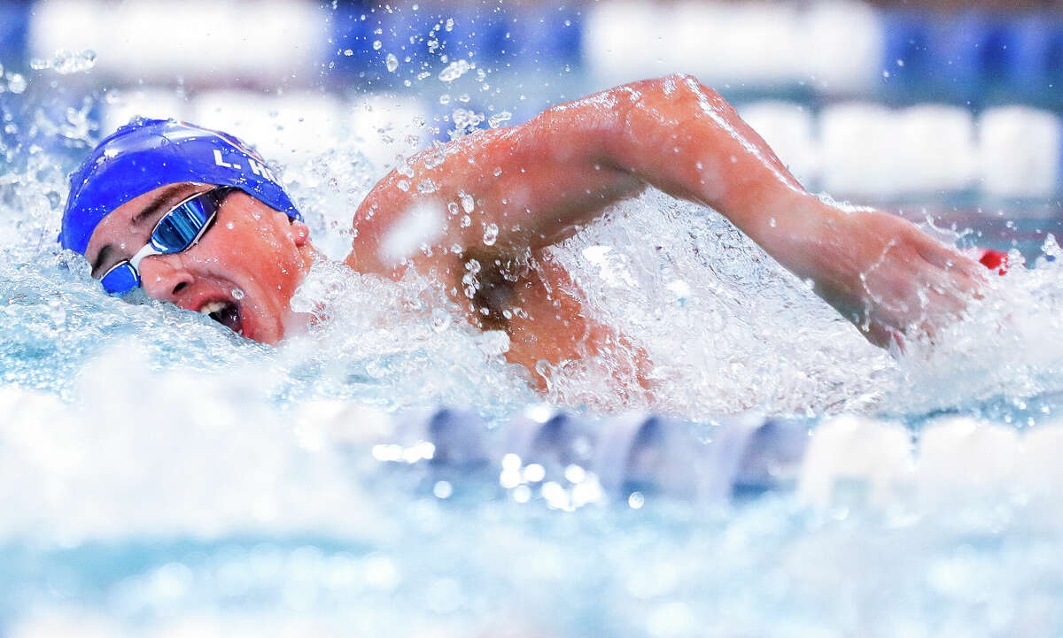 The Woodlands wows the crowd with sweep of Region IV championships