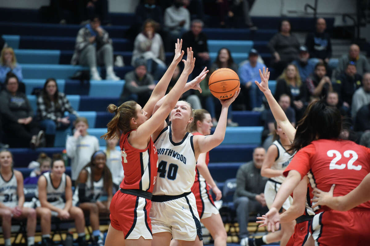 Streaking NU women hang on to edge rival SVSU