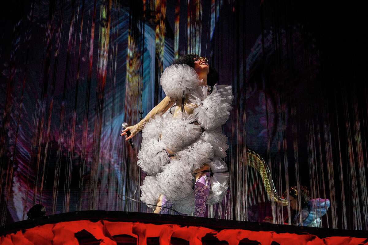 Björk's SF concert mixes politics with emotions