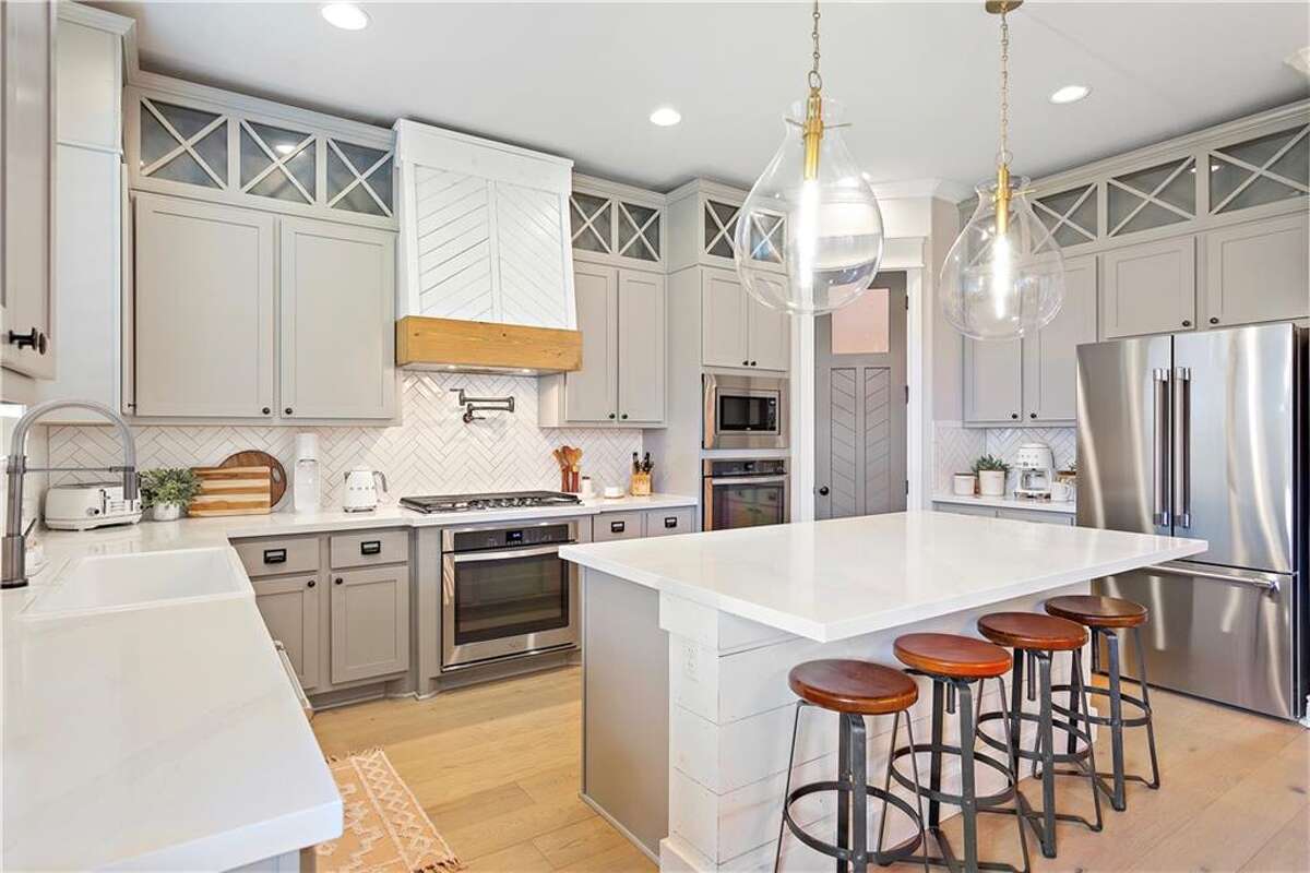 'Twilight' star sells 2 Austin-area homes, one bought from DIY ...